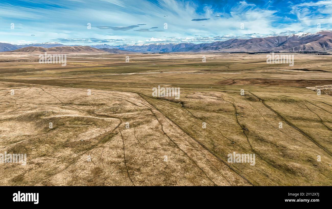 The way to Lake Ohau and the southern alps through alpine grasses and ...