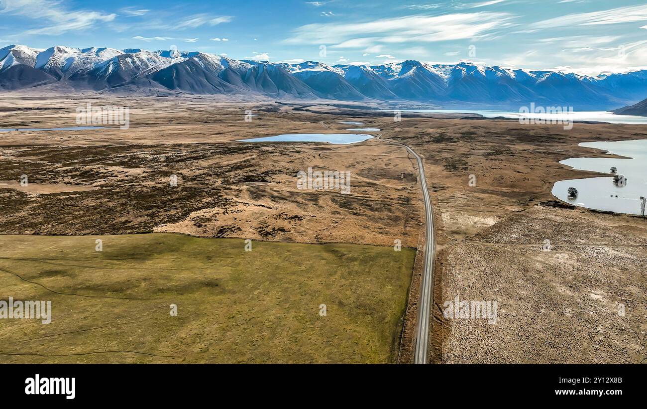 The way to Lake Ohau and the southern alps through alpine grasses and ...
