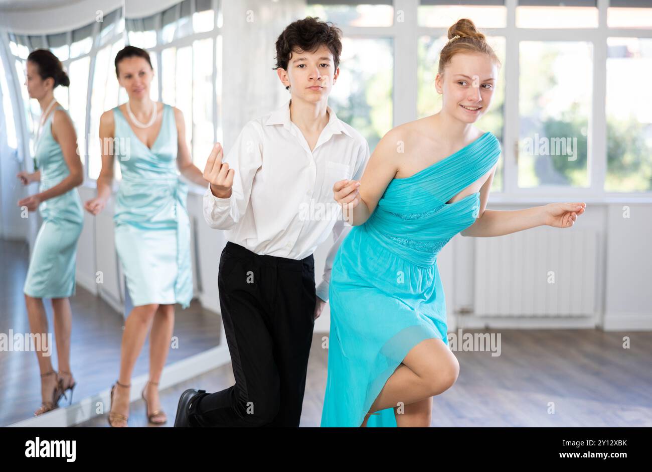 Foxtrot rhythm hi-res stock photography and images - Alamy