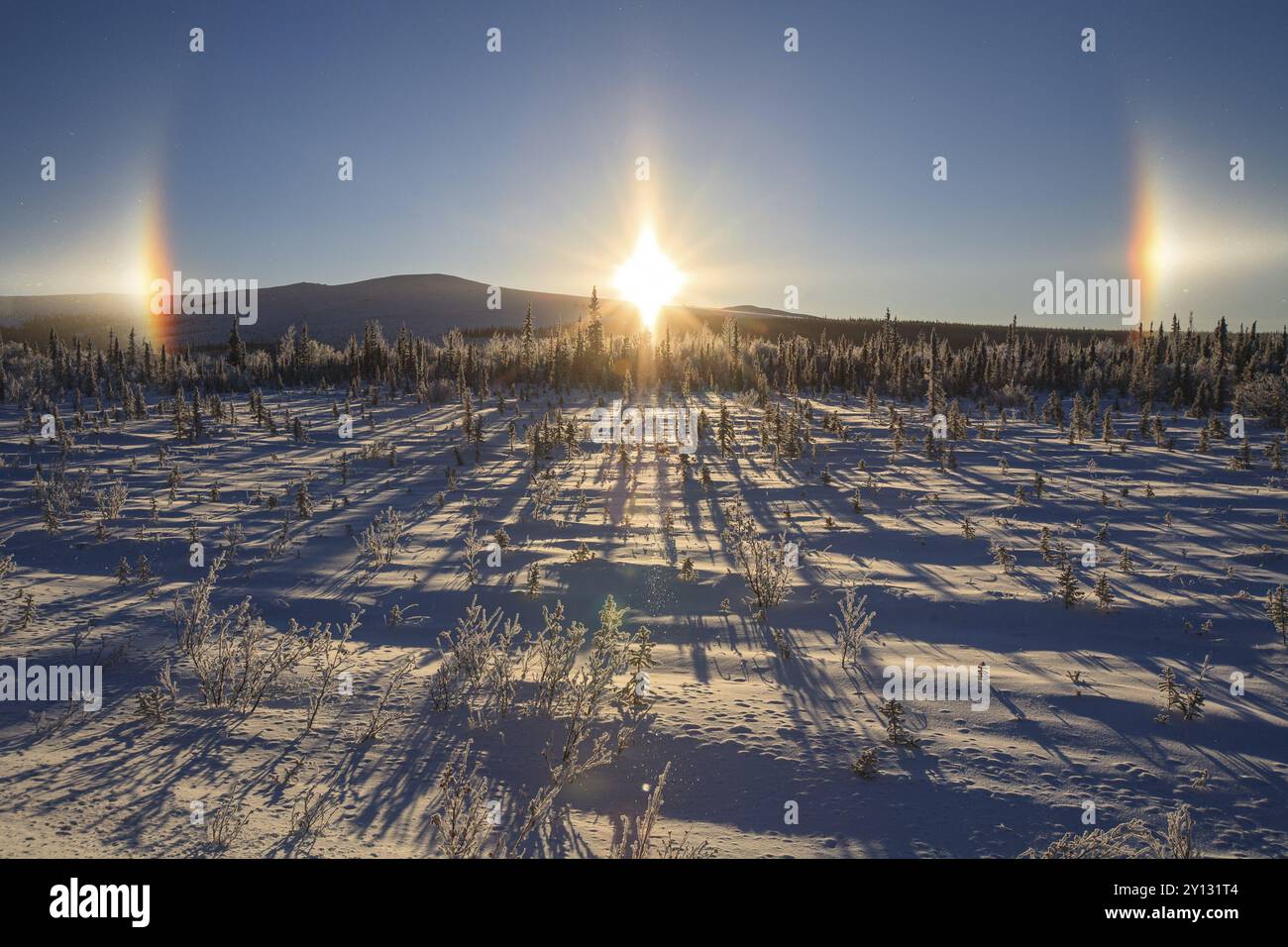 Halo effect, sun dogs, arctic phenomenon, Dalton Highway, Alaska, USA ...