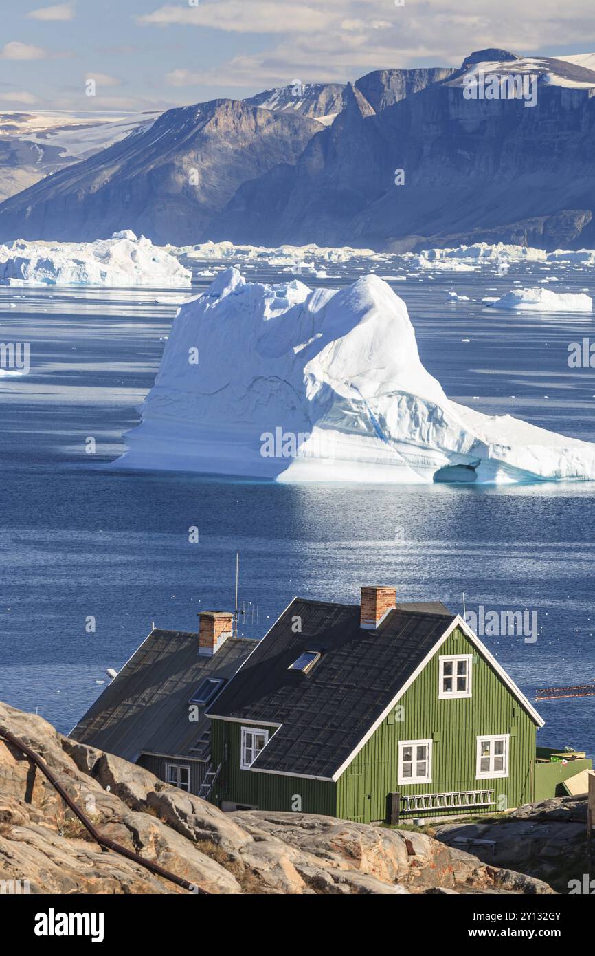 Typical Greenlandic houses in front of icebergs, Inuit settlement ...