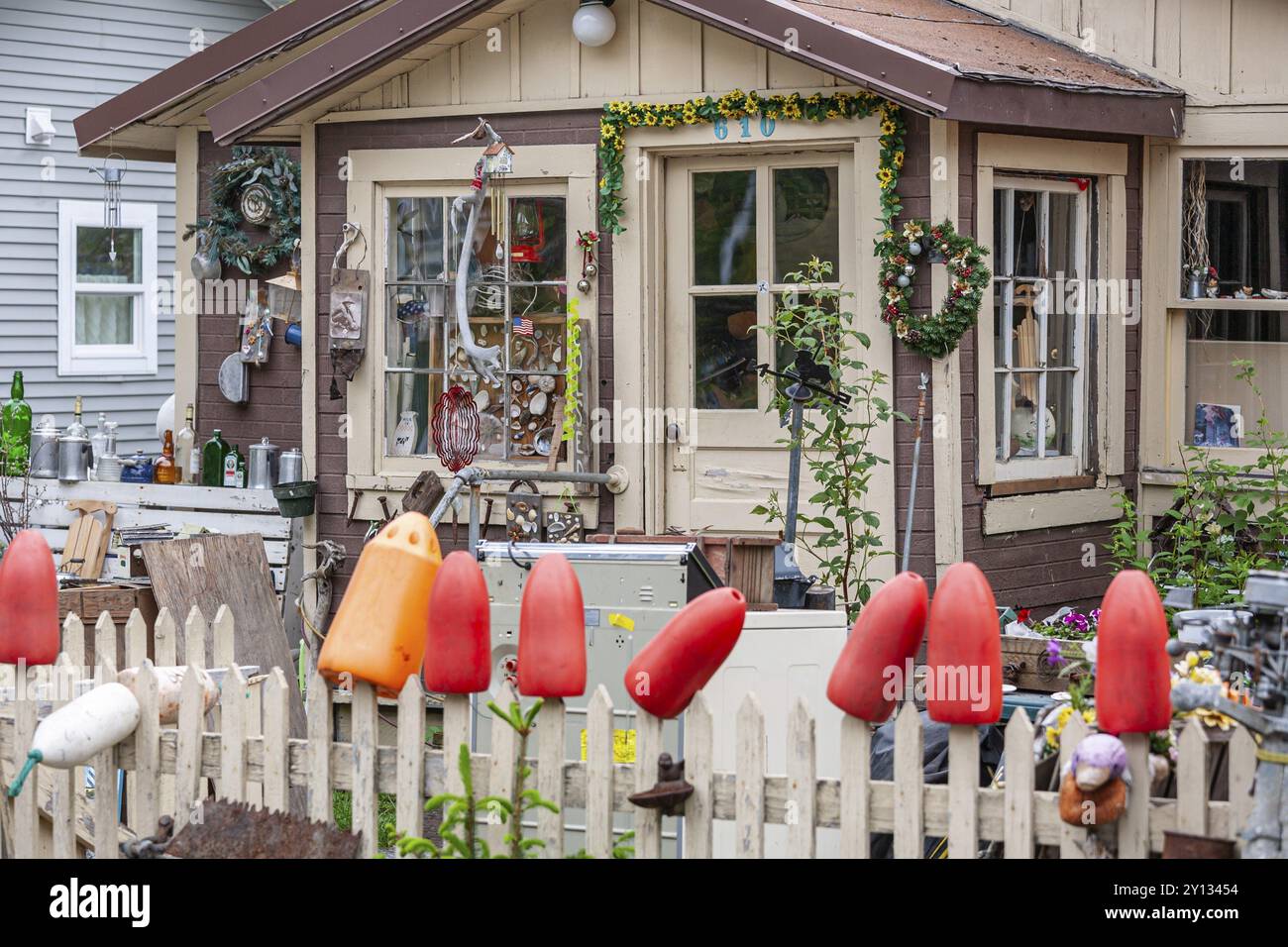 Art collection and crafts in front of a wooden house, shells, buoys ...