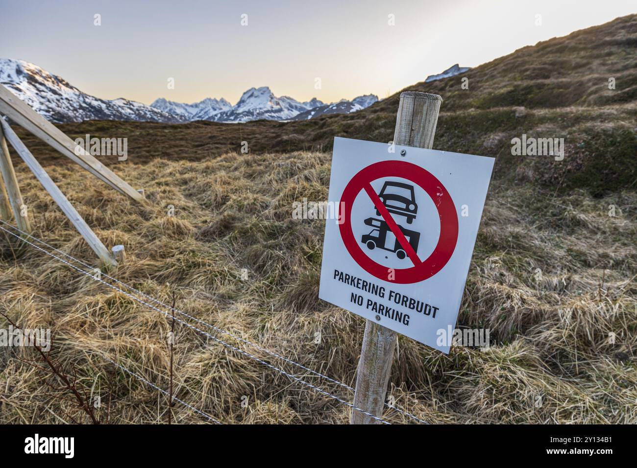 Camping and parking prohibited, prohibition sign, Moskenesoya, Lofoten ...