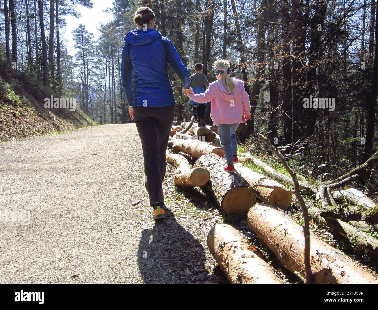 Kids walking on tree trunks stimulates motor development and balance ...