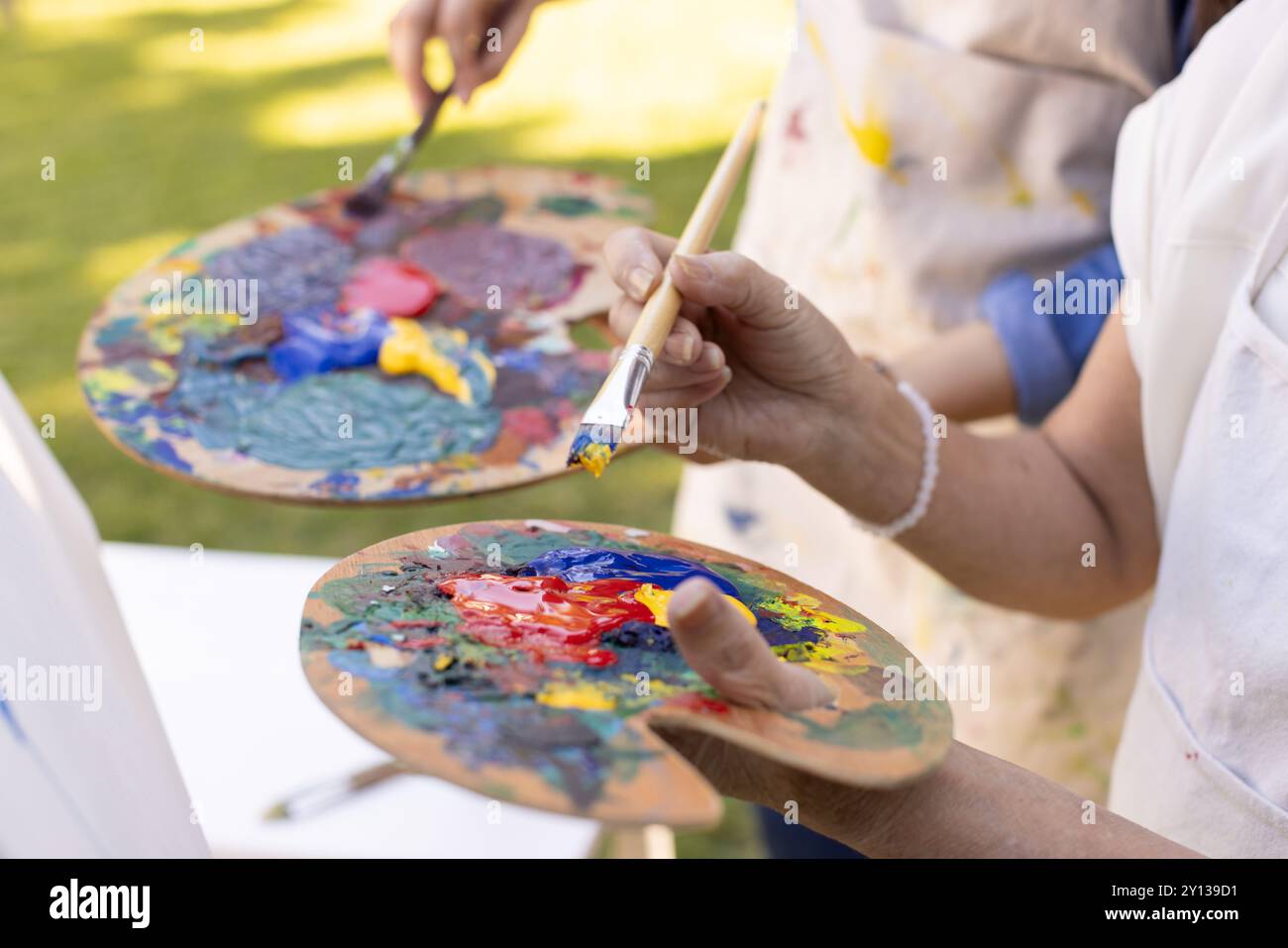 Paint brushes for artwork hi-res stock photography and images - Alamy