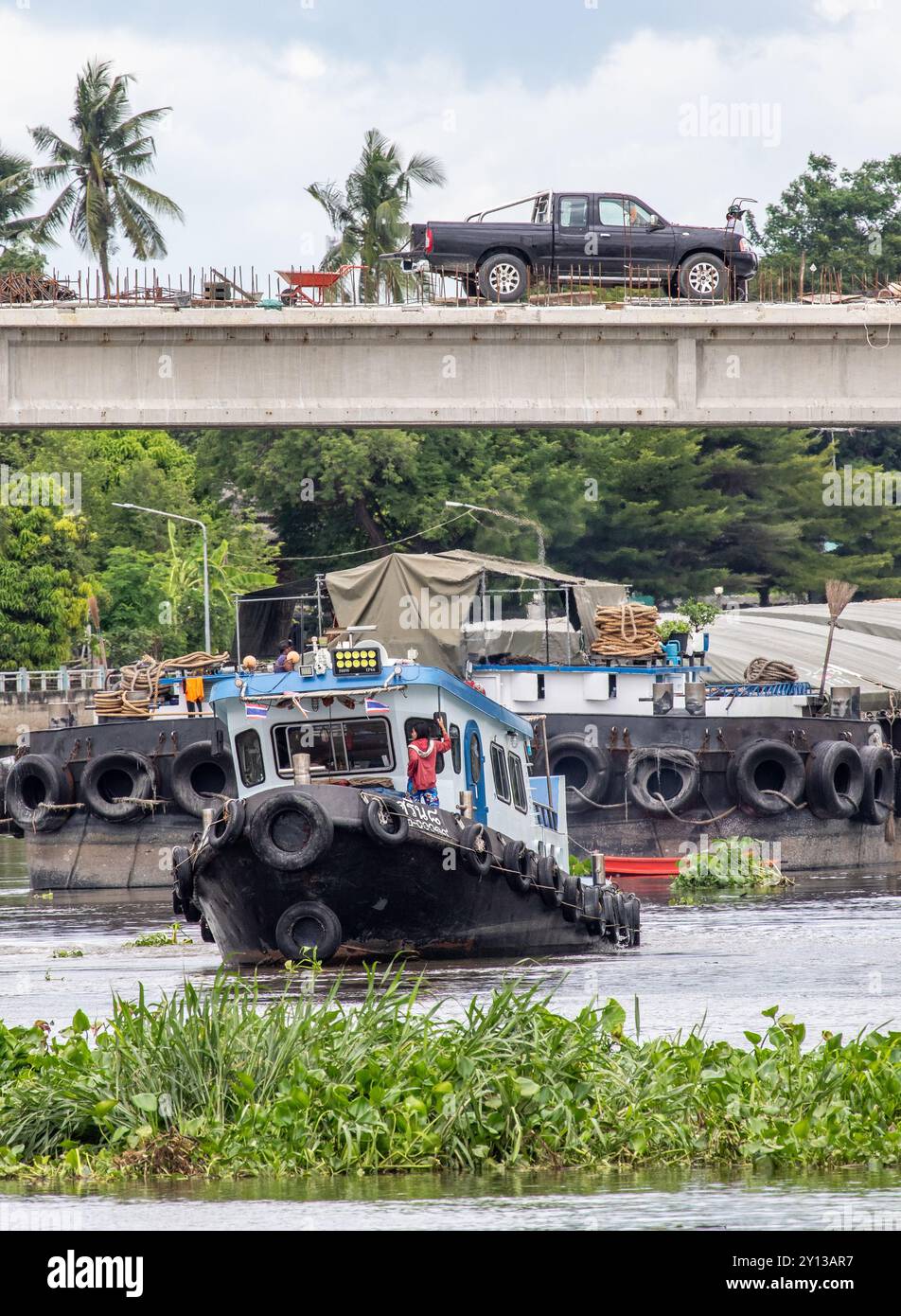 Bridge construction & Barge Stock Photo - Alamy