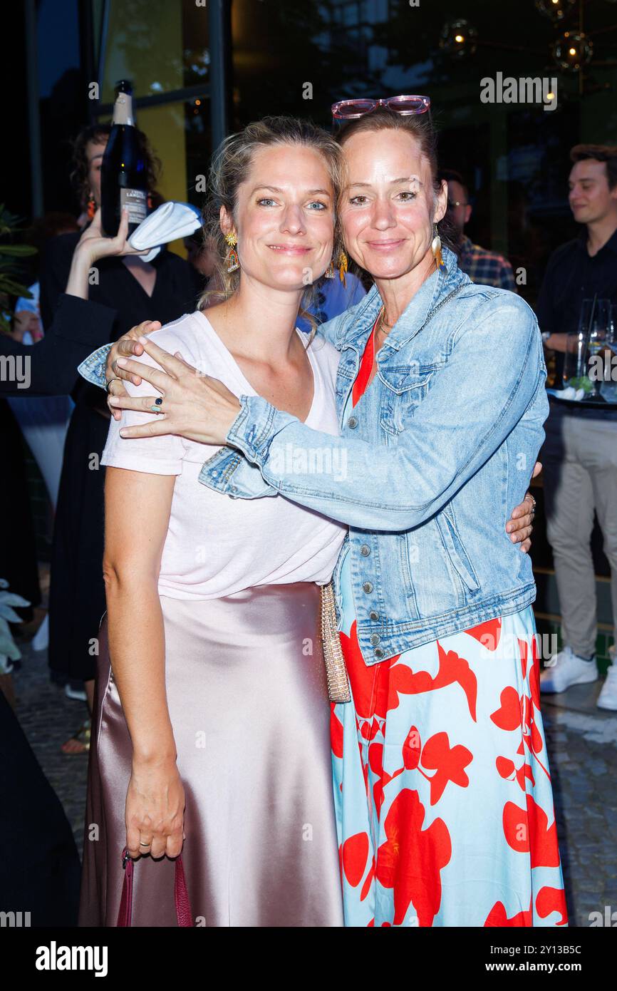 Grand Opening - Le Consulat Marie Burchard und Bettina Burchard beim ...