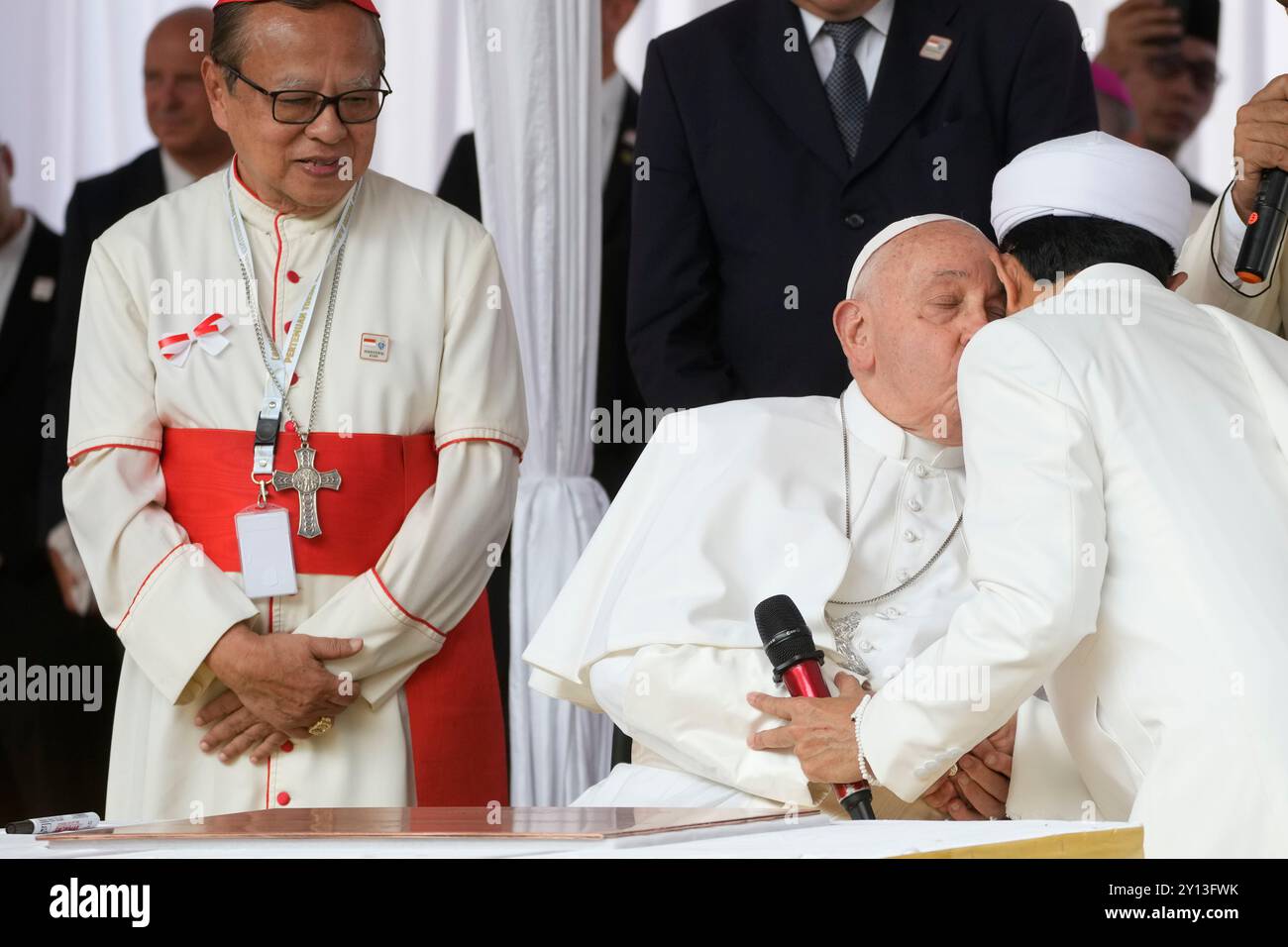 Pope Francis, accompanied by the Archbishop of Jakarta Cardinal ...