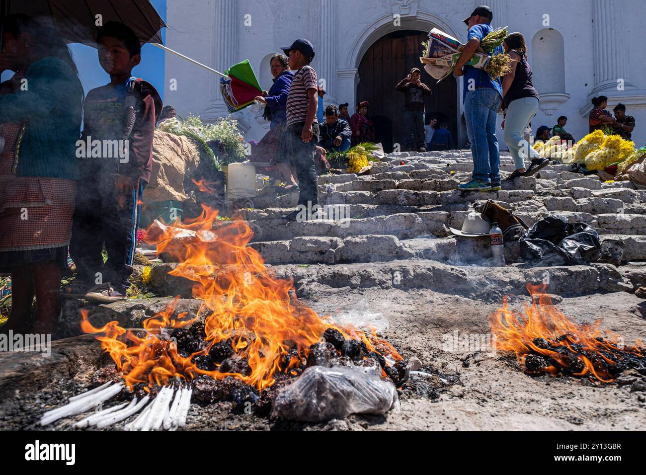 Mayan ceremony at the entrance of the church of Santo Tomas ...