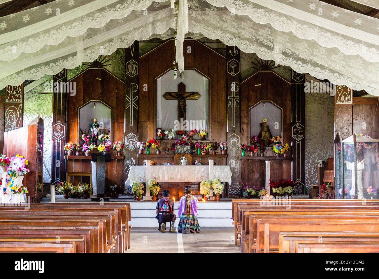 marriage praying in church, Lancetillo, La Parroquia, zona Reyna ...