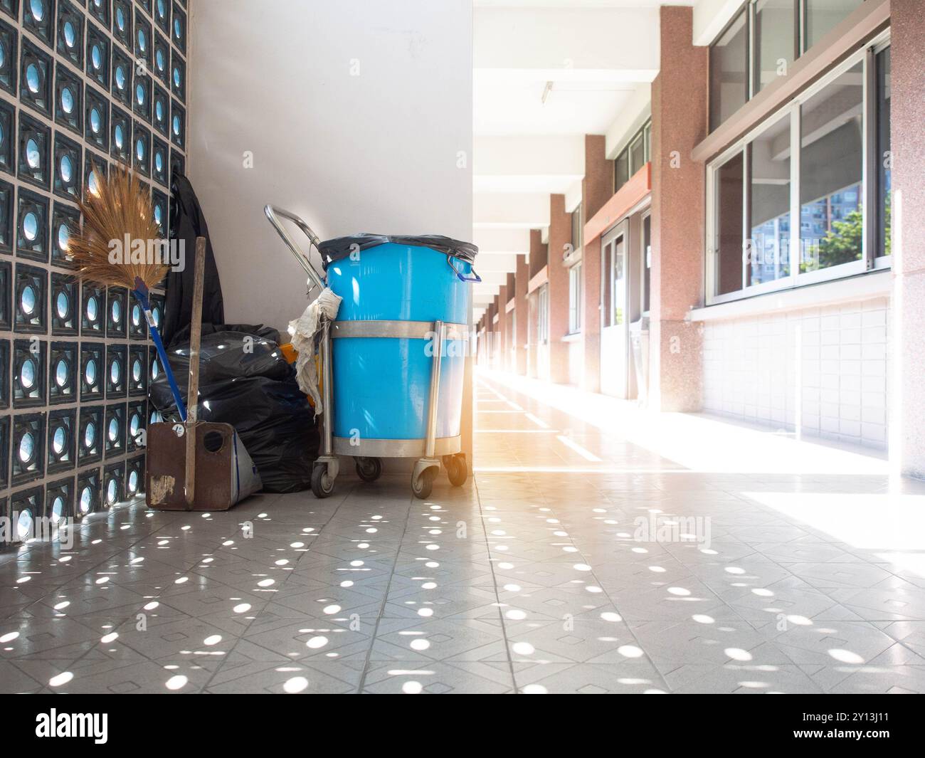 dustpan garbage can broom cleaning housework vacuum cleaner duster ...