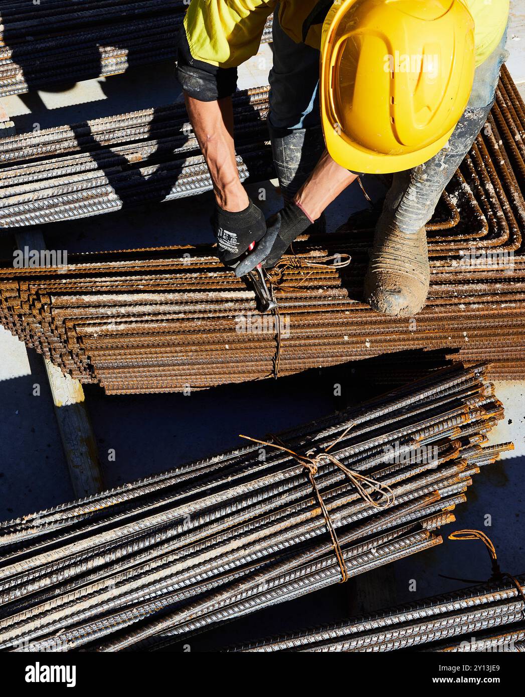 Cutting steel concrete reinforcement Stock Photo - Alamy