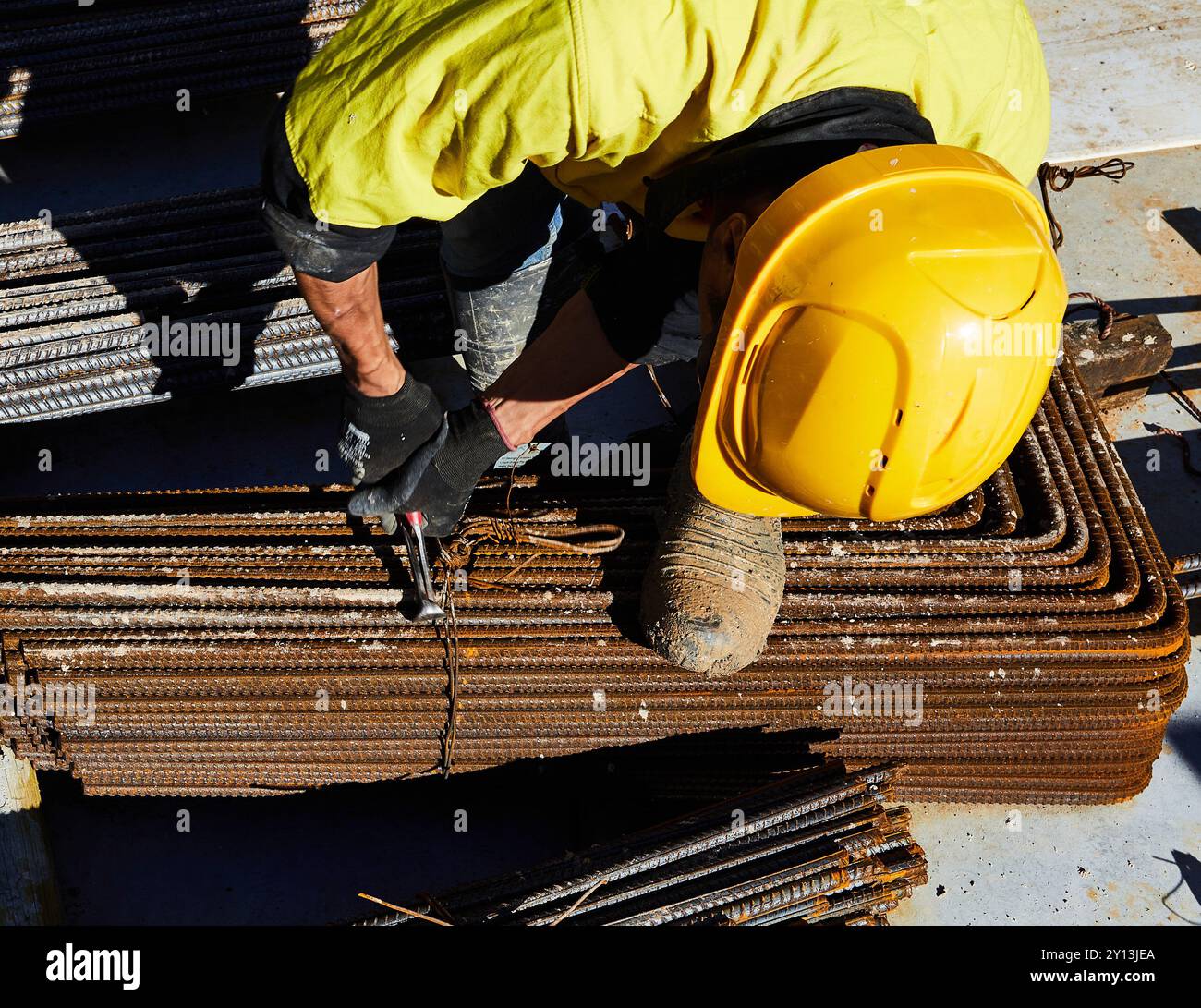 Cutting steel concrete reinforcement Stock Photo - Alamy