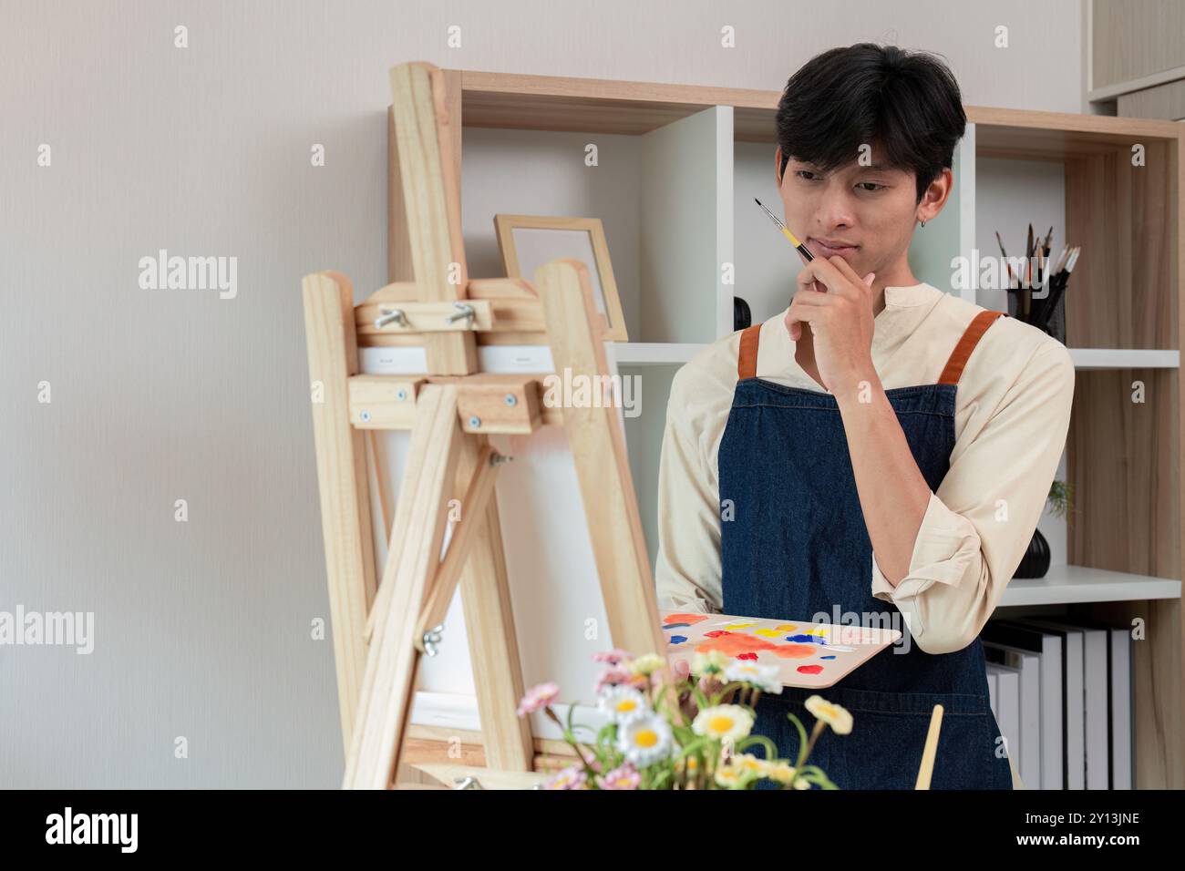 Artist planning hi-res stock photography and images - Alamy