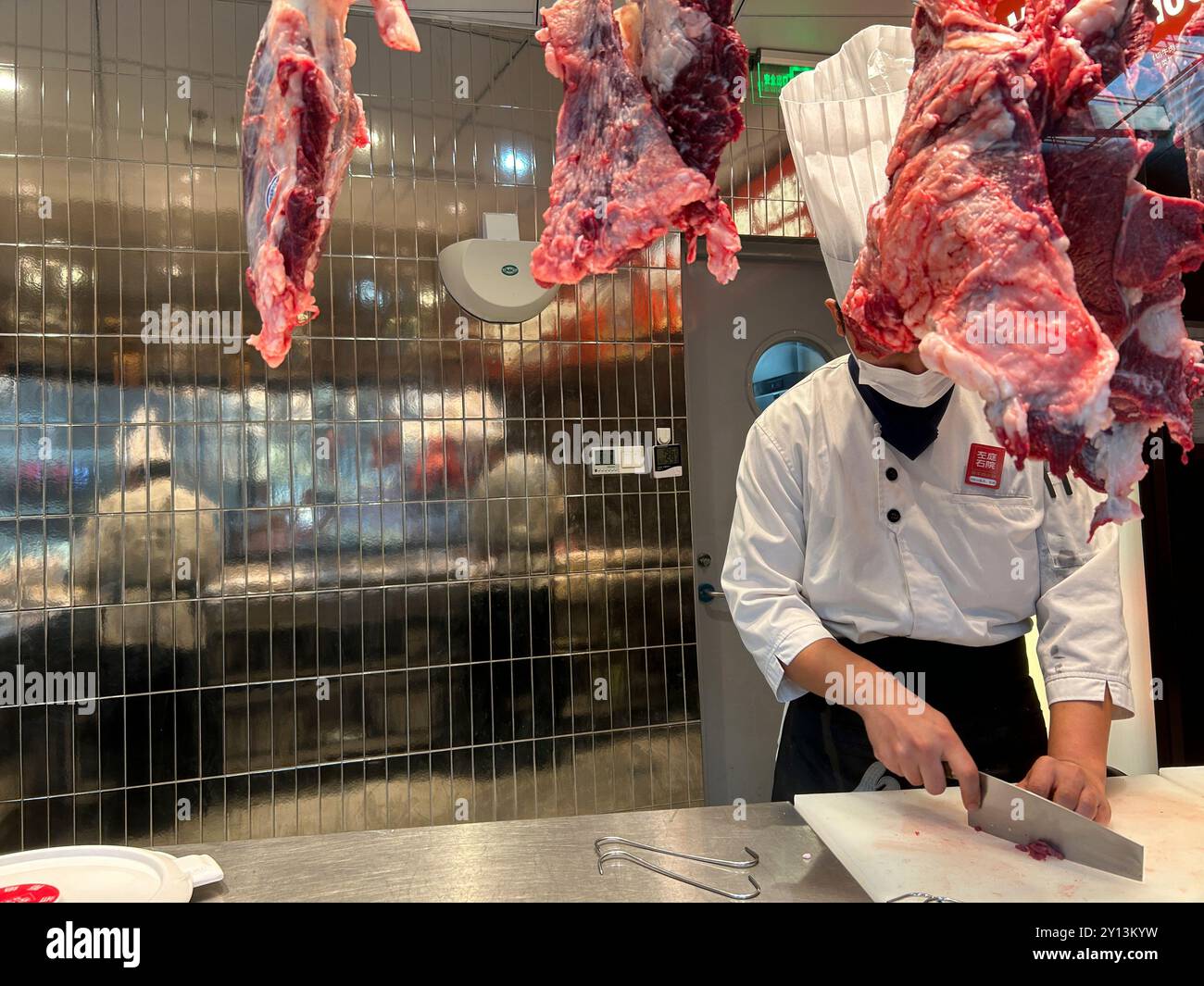 Chinese chefs in butcher shop hi-res stock photography and images - Alamy