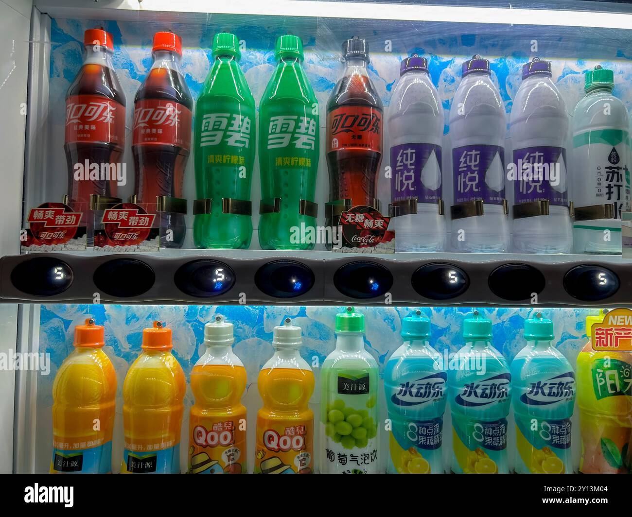 Artwork vending machine hi-res stock photography and images - Alamy