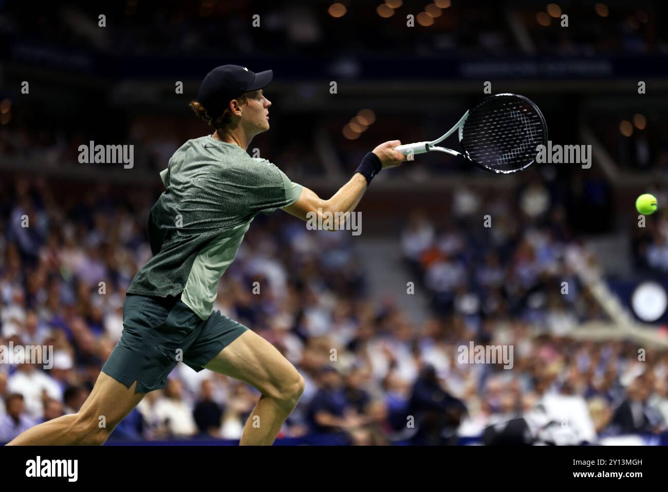 Jannik sinner servem jannik sinner groundstrokes hi-res stock ...