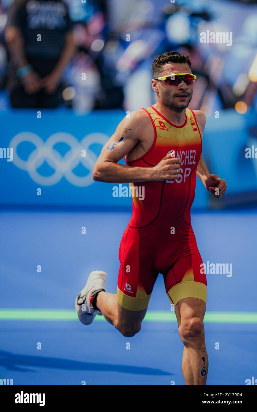 Roberto Sanchez Mantecon participating in the triathlon at the Paris ...