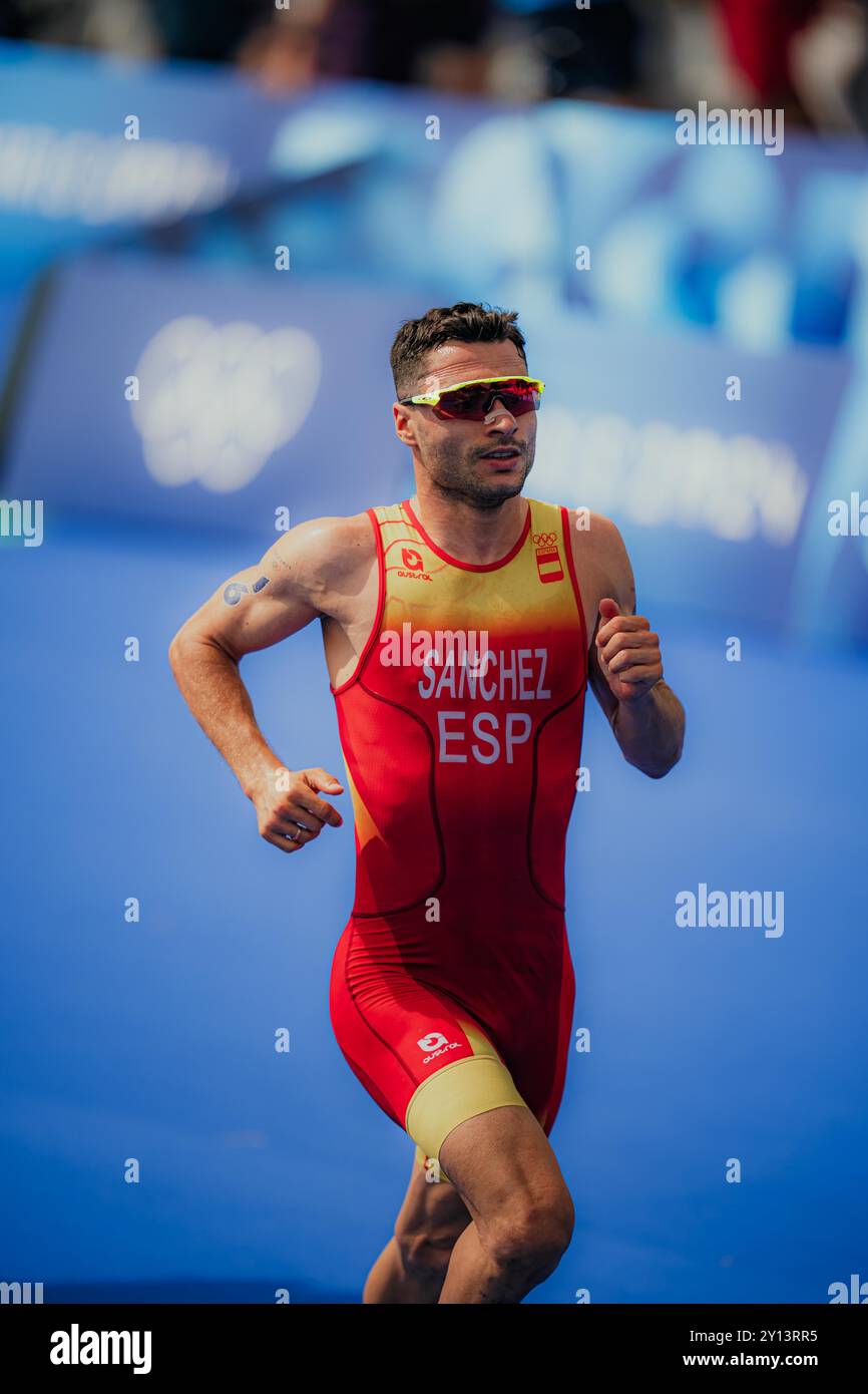 Roberto Sanchez Mantecon participating in the triathlon at the Paris ...