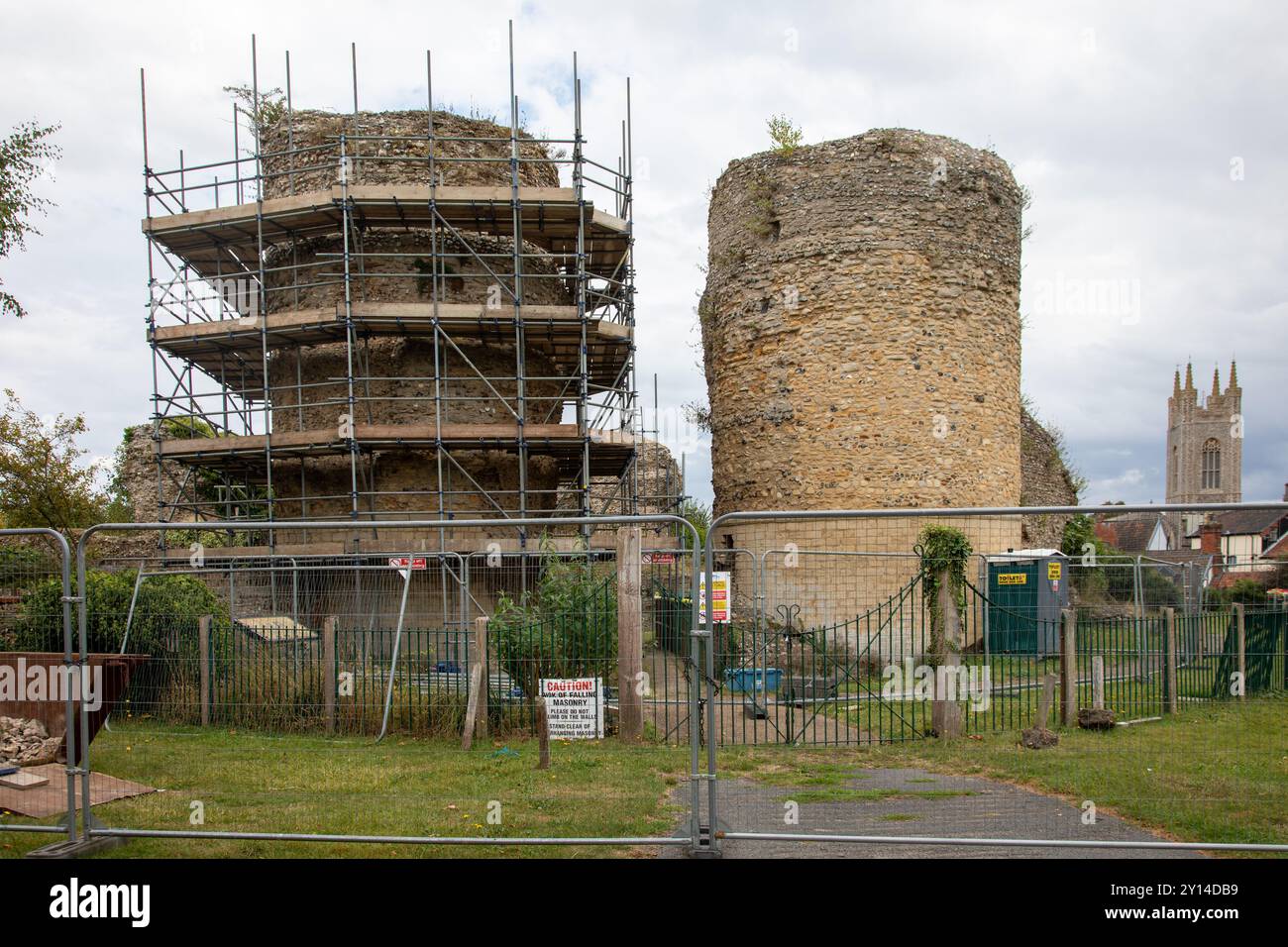 Restore castle hi-res stock photography and images - Alamy
