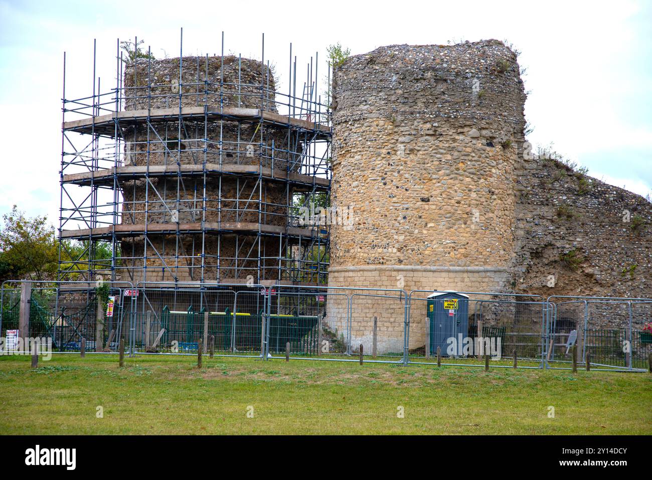 Old castle restoration hi-res stock photography and images - Alamy