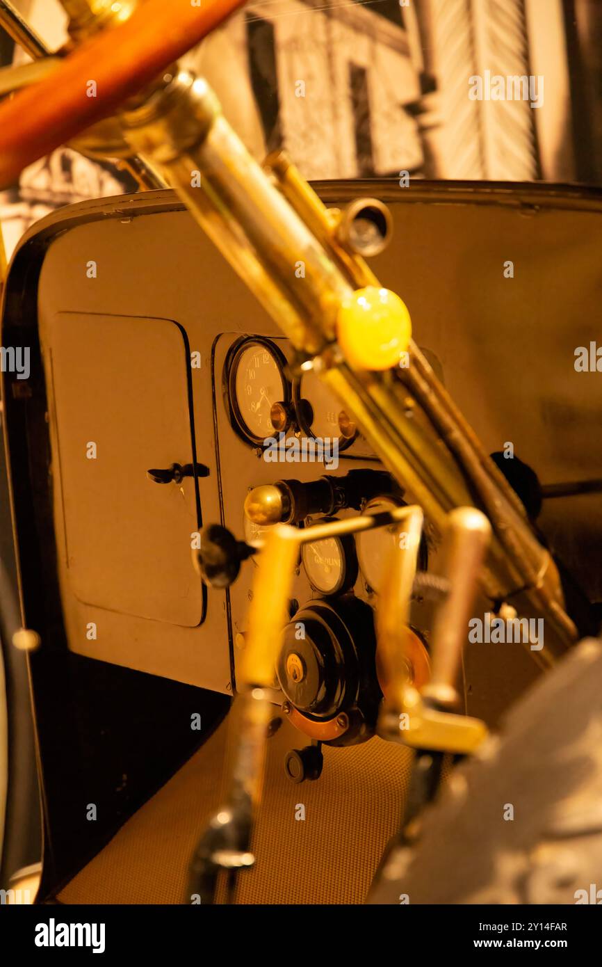Machine gun tripod hi-res stock photography and images - Alamy