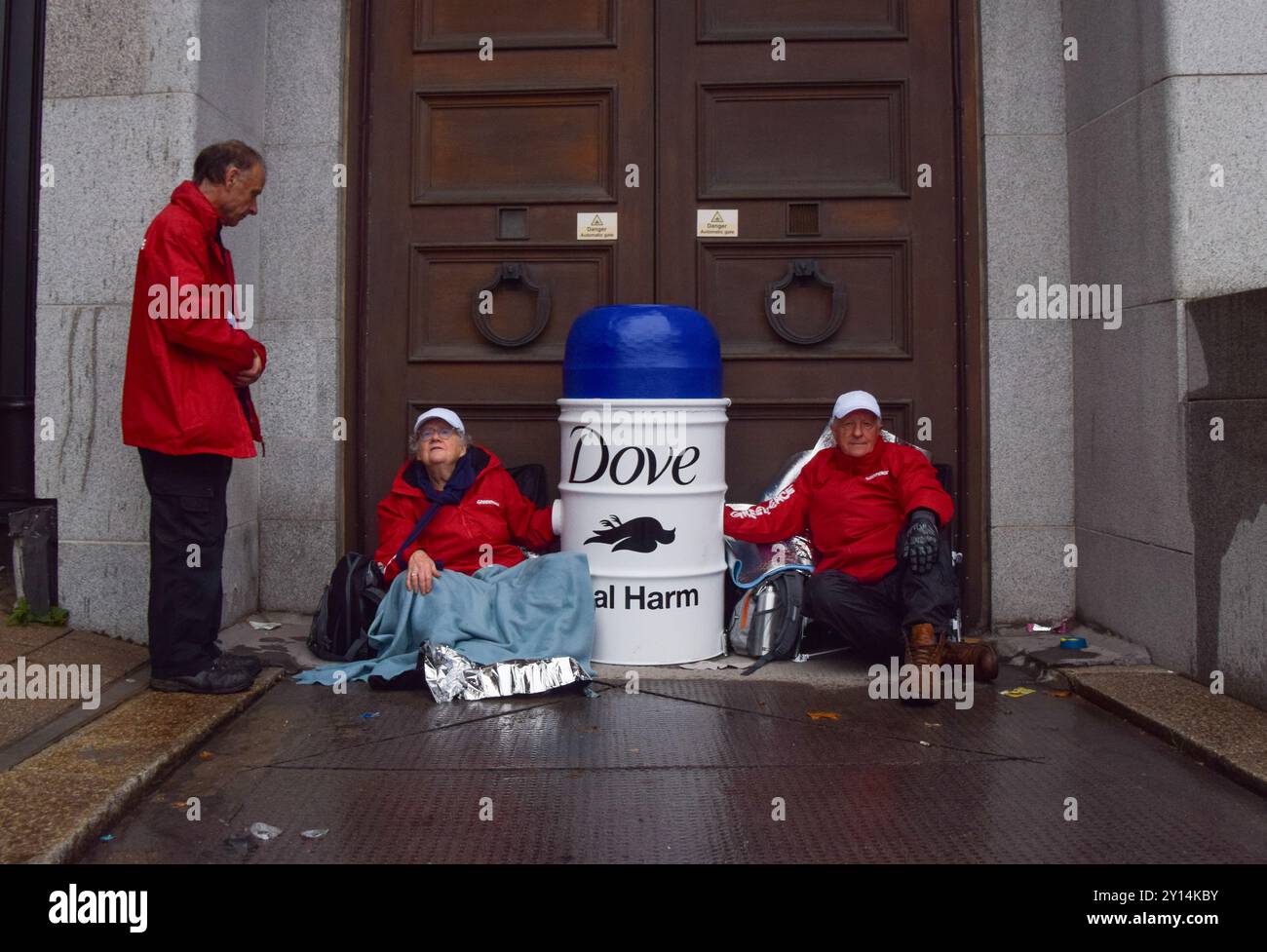 London, UK. 5th September 2024. Greenpeace activists block entrances to ...