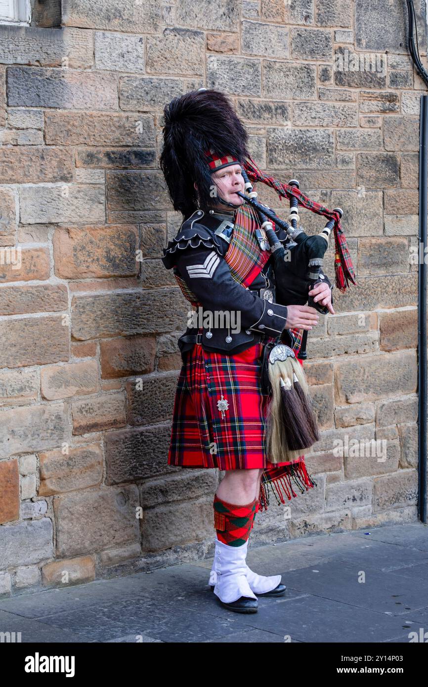 Scottish piper, Edinburgh Castle, 12th century, Edinburgh, Lowlands ...