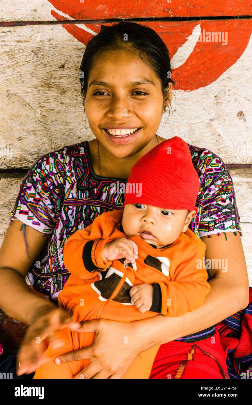 mother with her baby, Union 31 Mayo, La Taña, Reyna area, Uspantan ...
