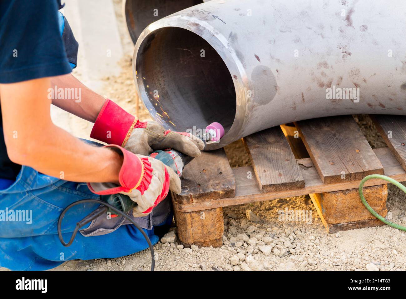 Joint welding hi-res stock photography and images - Alamy