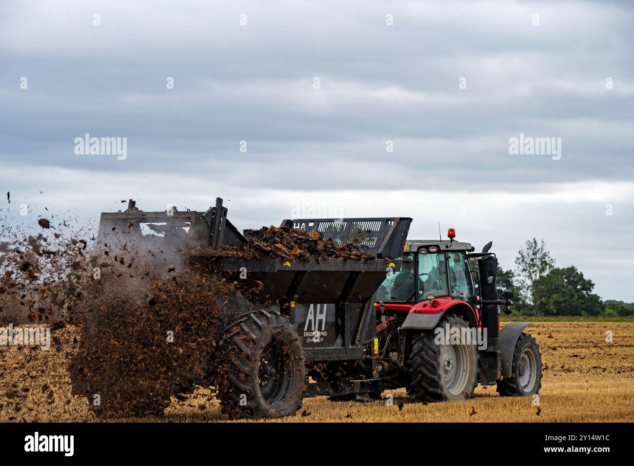 Manure spreader tractor hi-res stock photography and images - Alamy