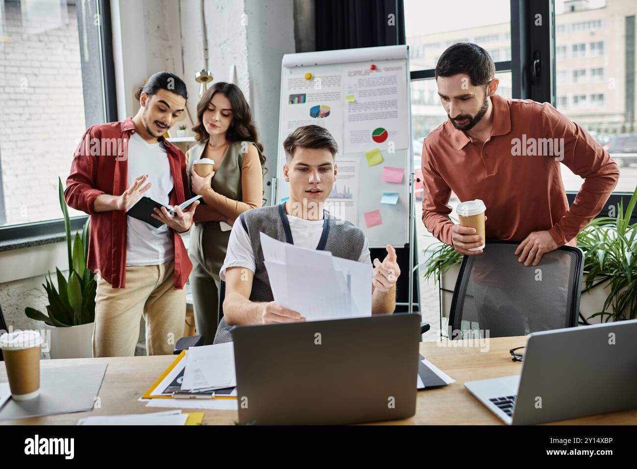 Dynamic workplace collaboration team hi-res stock photography and ...