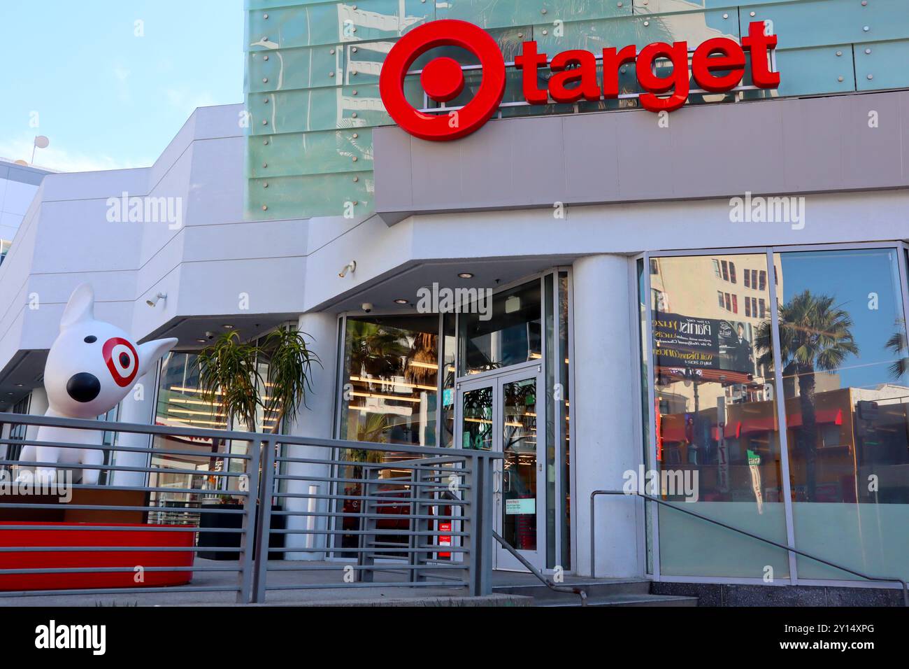 Target Store located at 7021 Hollywood Blvd, Walk of Fame, Target is a ...