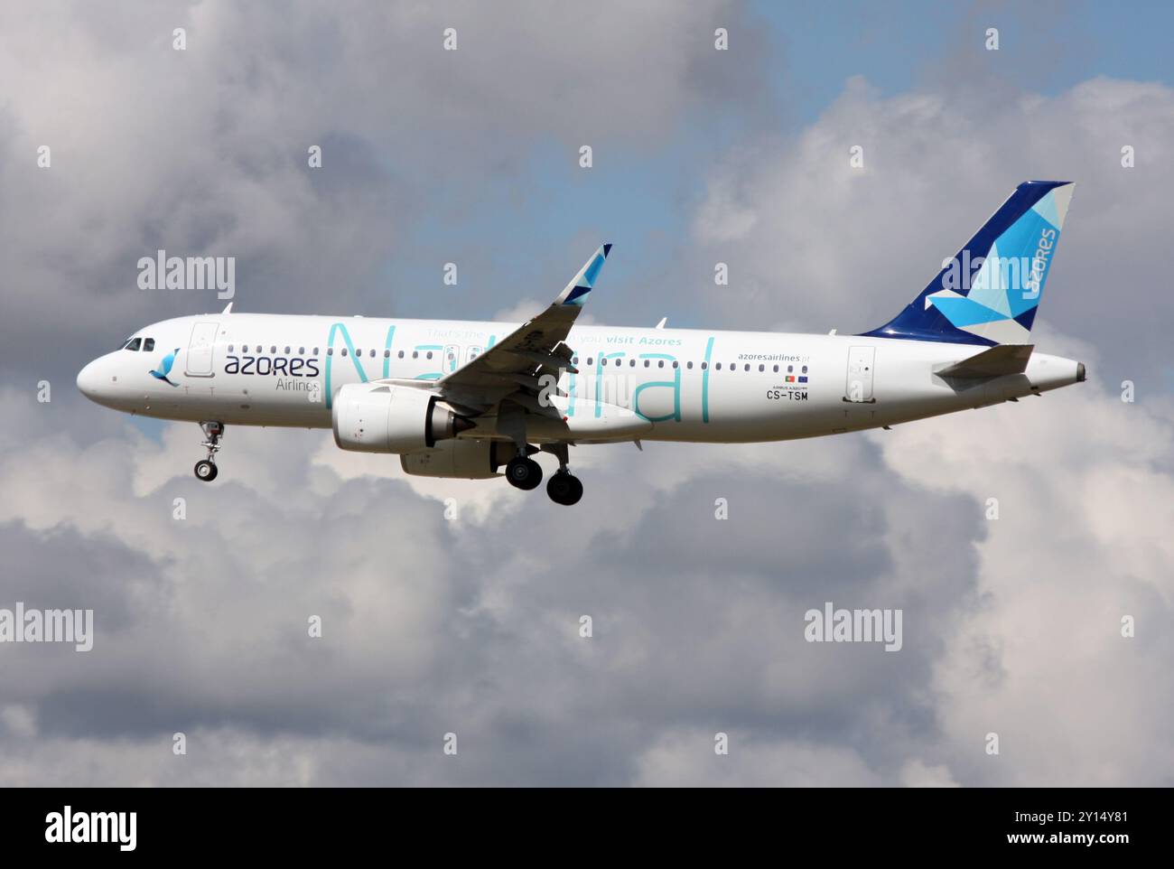 An Airbus A320 Neo of Azores Airlines bearing the NATURAL titling ...