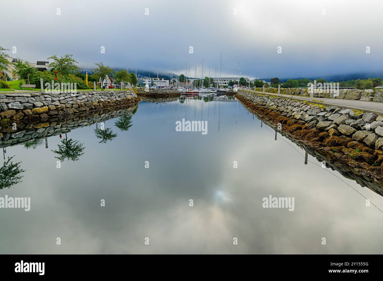 Harbor environment shrouded hi-res stock photography and images - Alamy