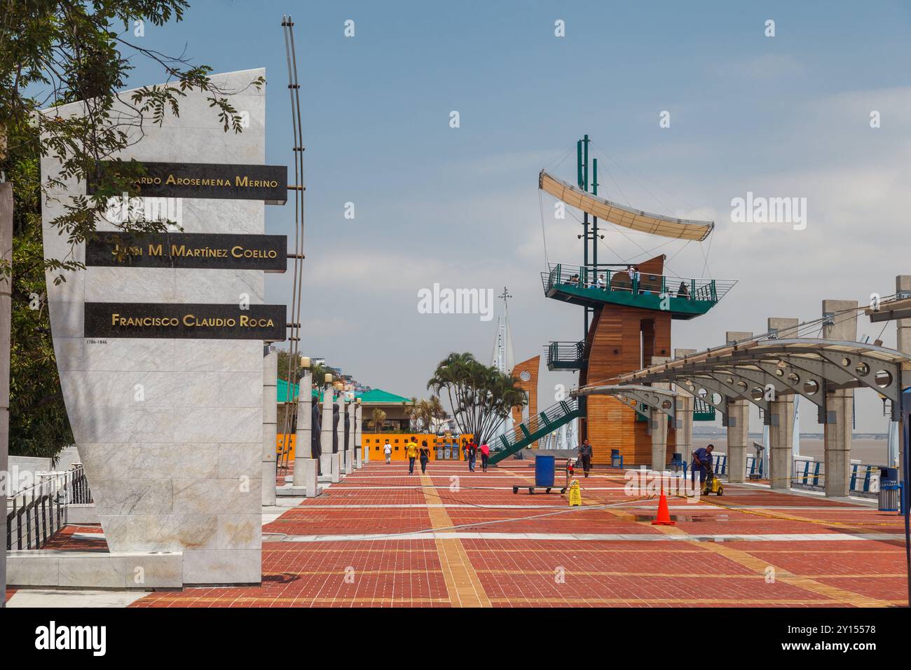 The Malecon 2000 boardwalk and Guayas River ni Guayaquil, Ecuador Stock ...