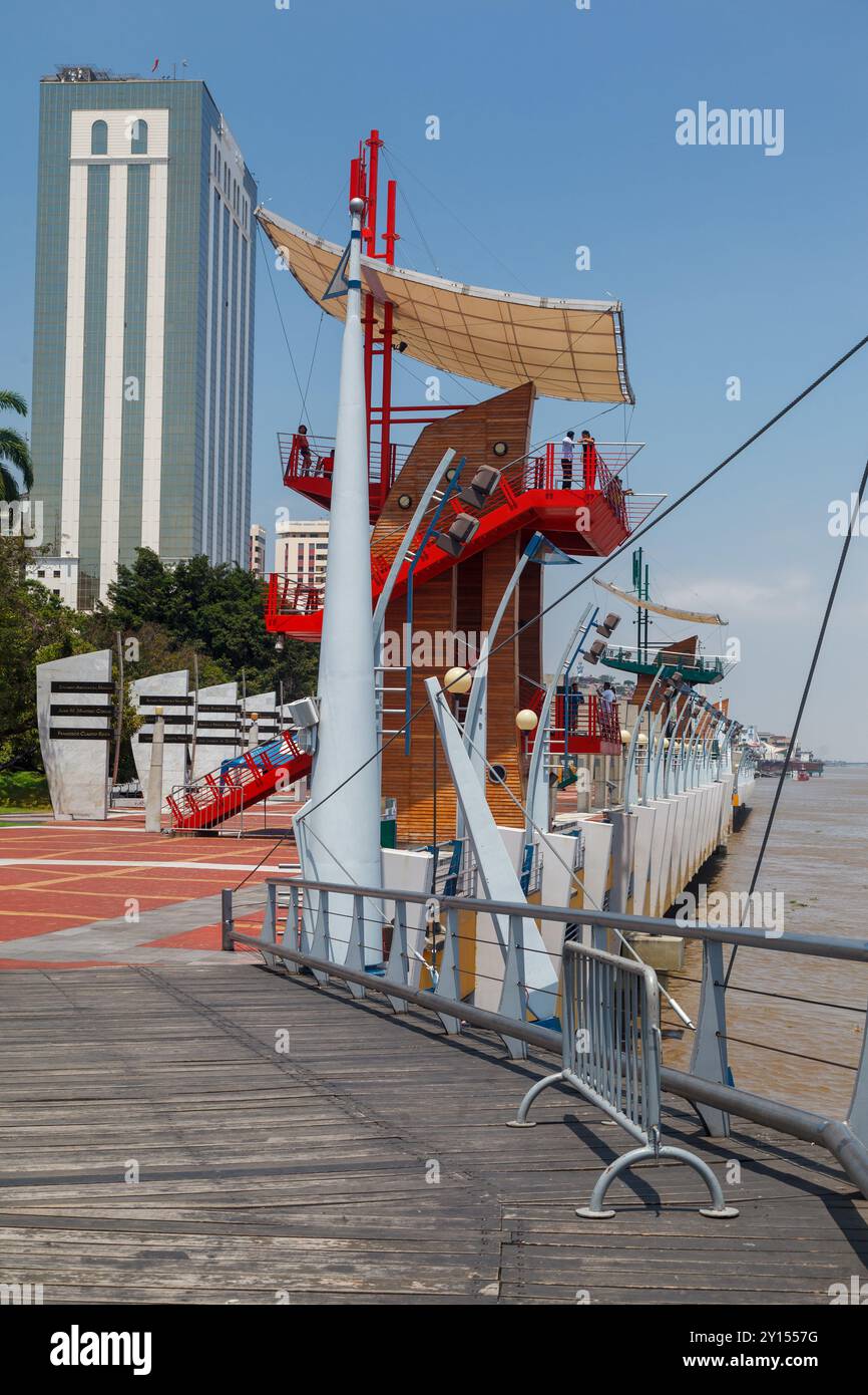 The Malecon 2000 boardwalk and Guayas River ni Guayaquil, Ecuador Stock Photo - Alamy