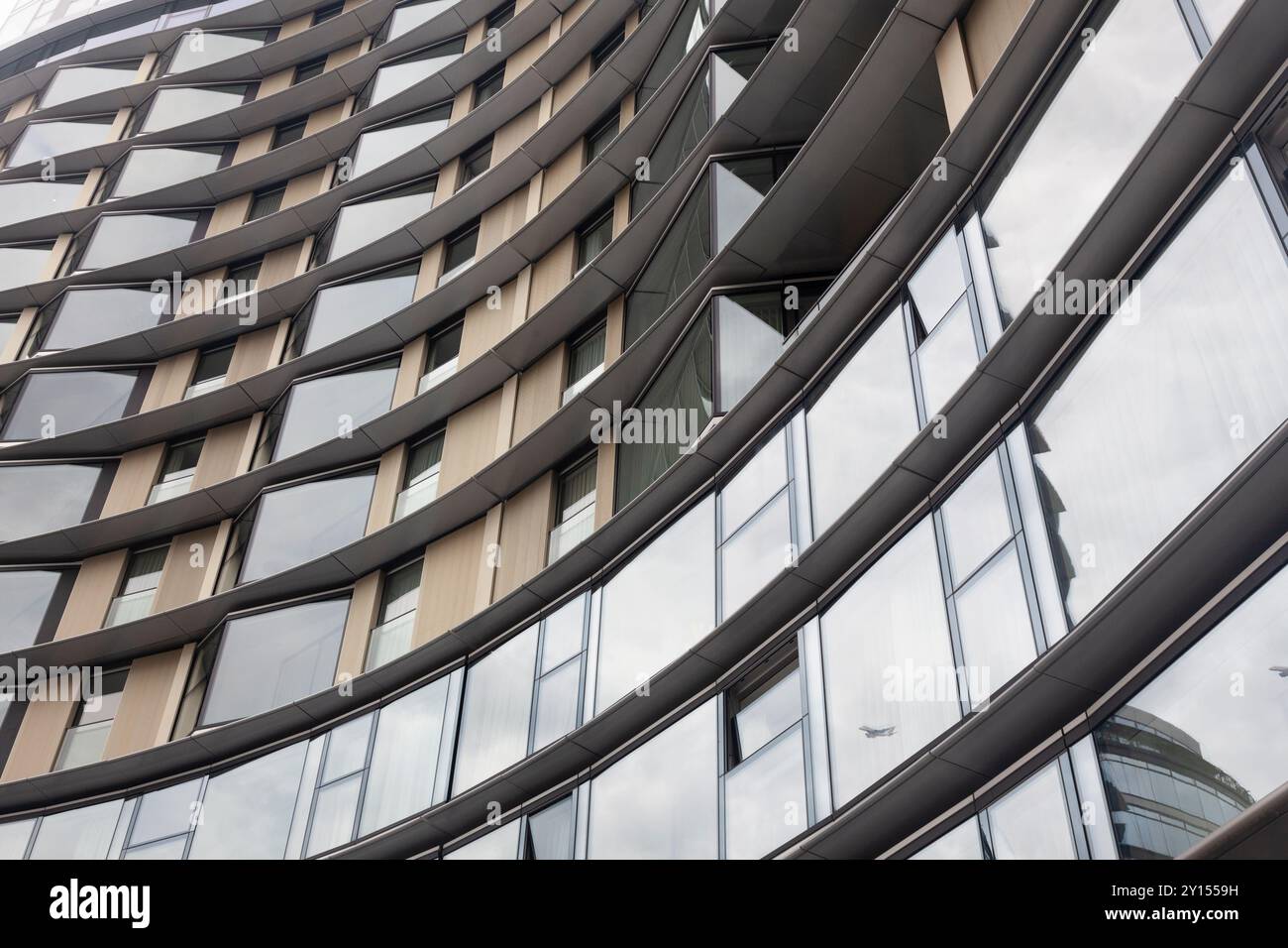 Curtainwalling hi-res stock photography and images - Alamy