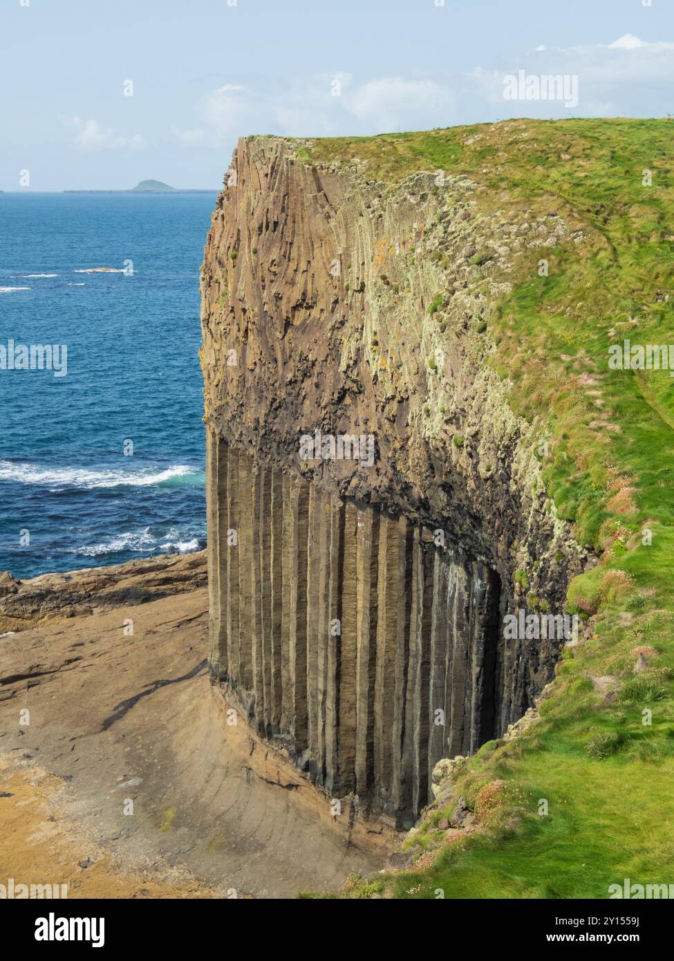 Staffa, Scottish island Inner Hebrides, near Mull/Iona, basalt columns ...
