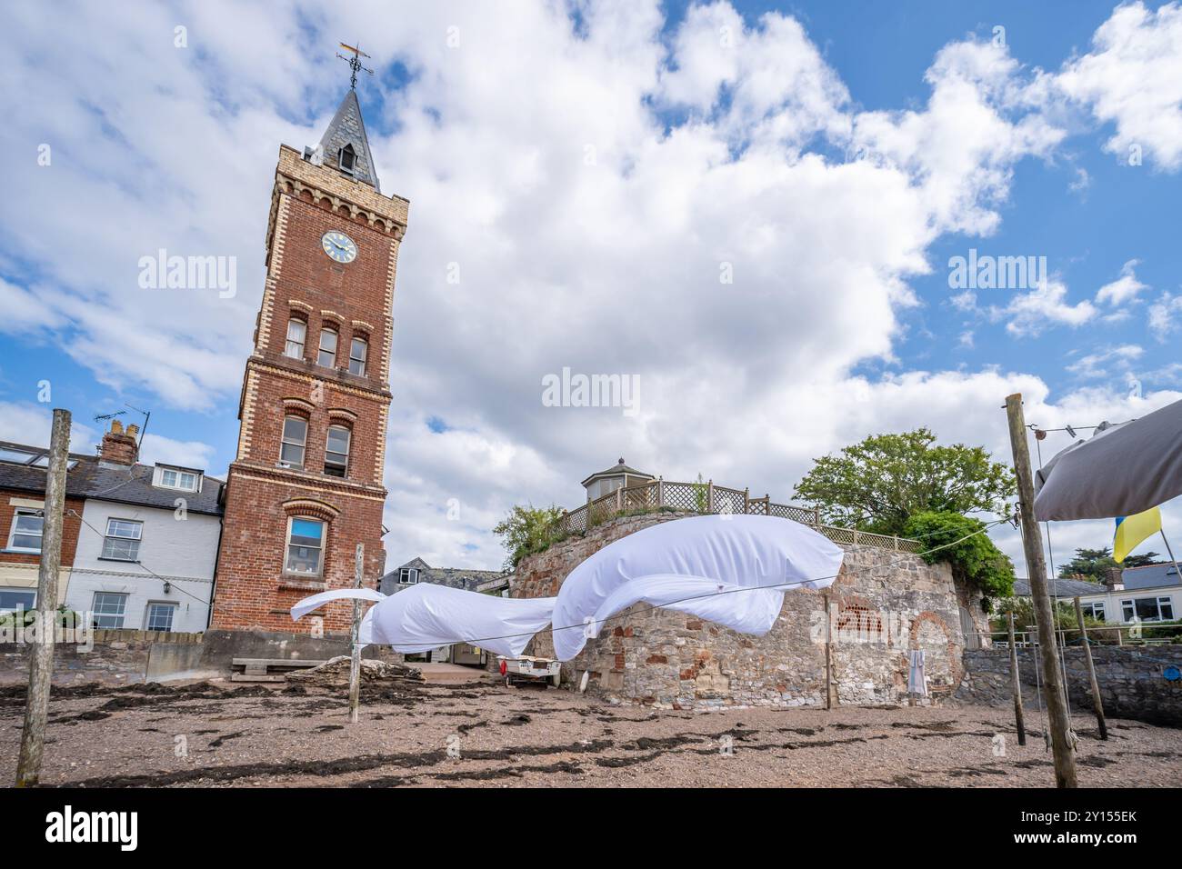 Lympstone, UK. 29th Aug, 2024. Laundry drying on the beach in Lympstone ...