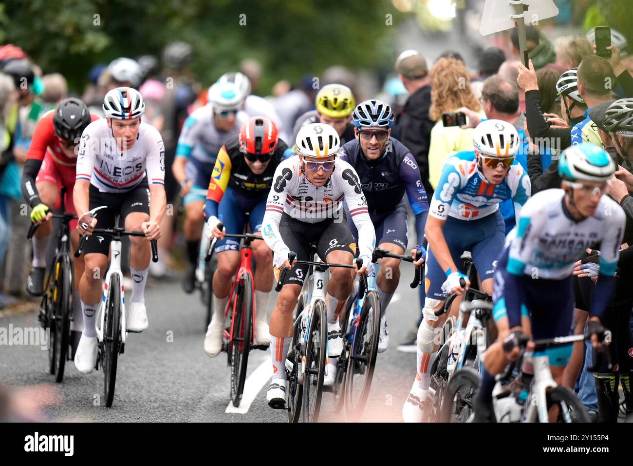 The peloton ride past the crowds at Jawbone Hill during stage three of ...