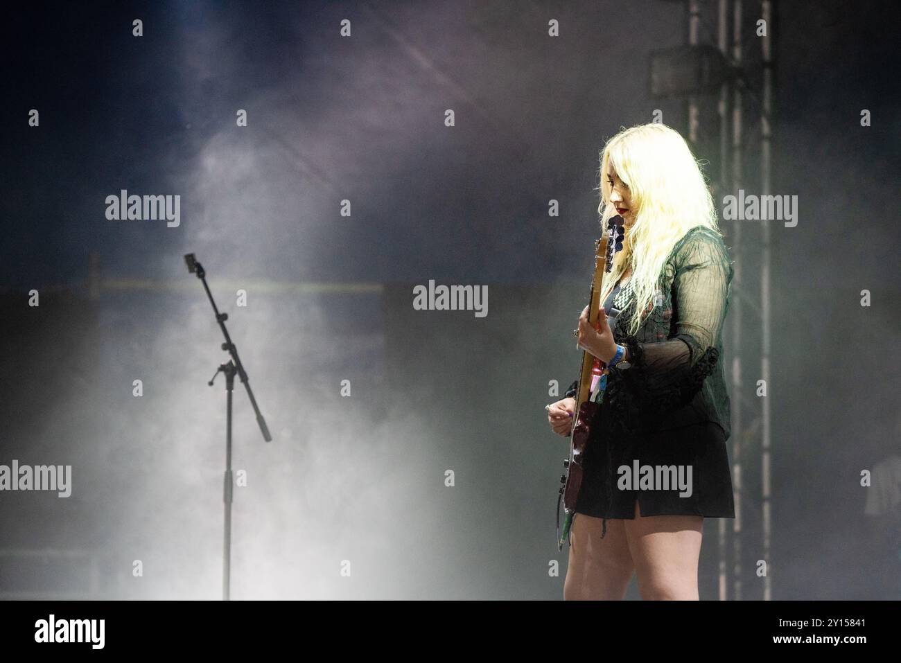 Lambrini girls bass player hi-res stock photography and images - Alamy