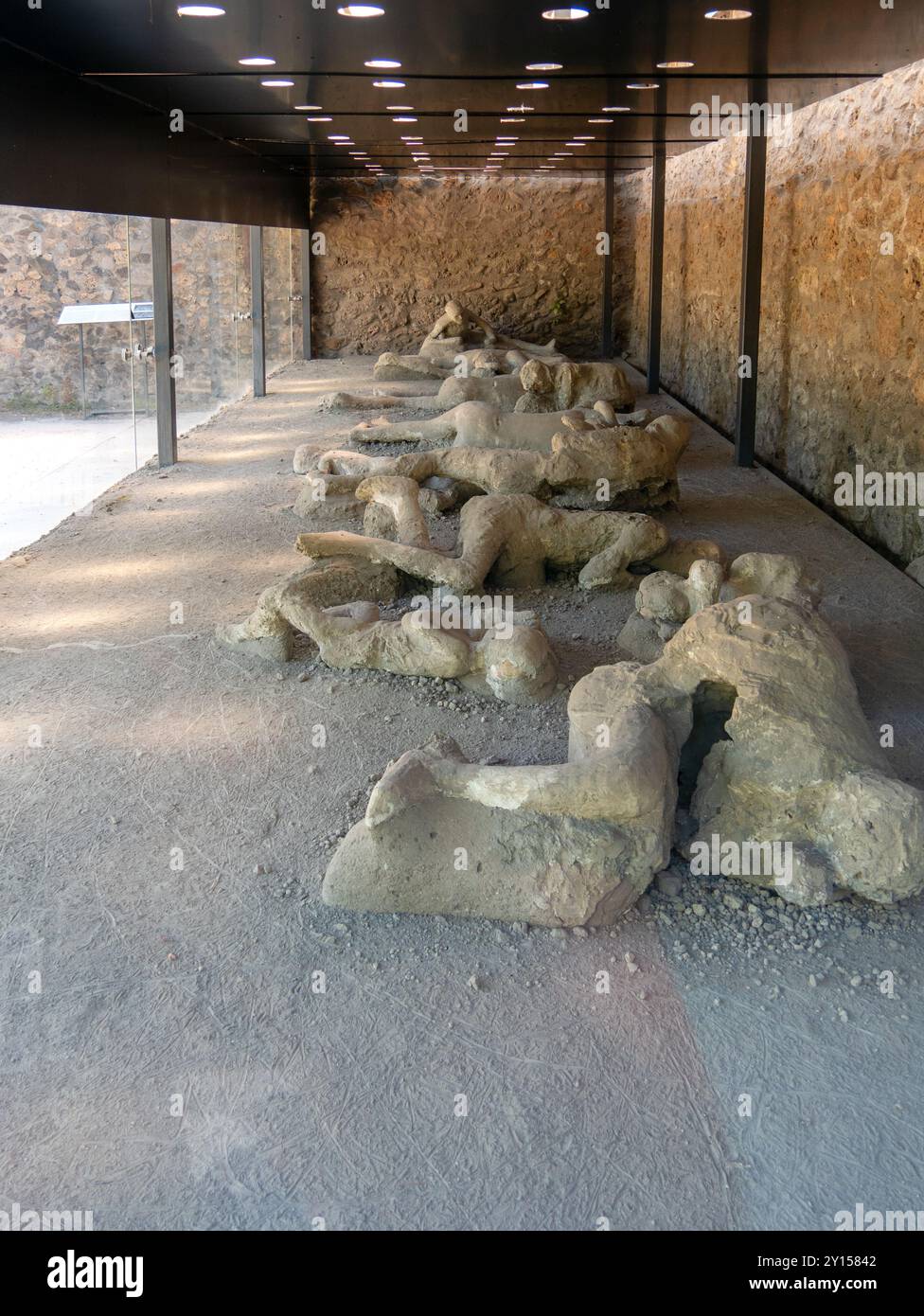 Pompeii, plaster casts of victims hi-res stock photography and images ...