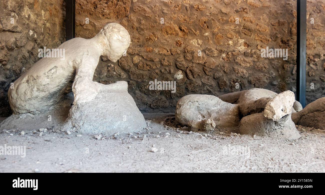 Pompeii, plaster casts of victims hi-res stock photography and images ...