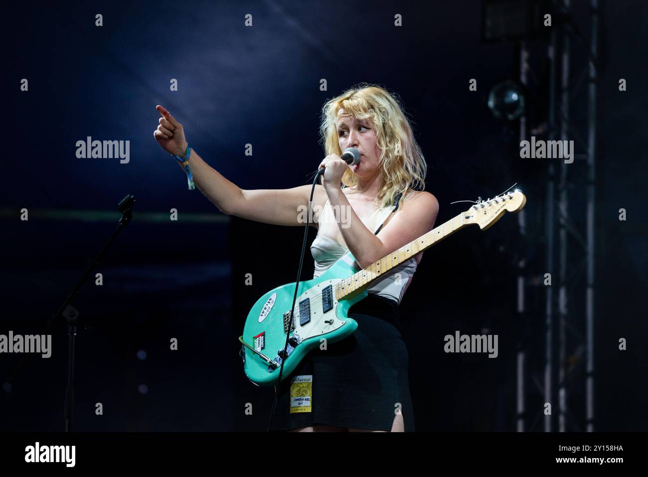 LAMBRINI GIRLS, CONCERT, 2024: Phoebe Lunny the singer and guitarist ...