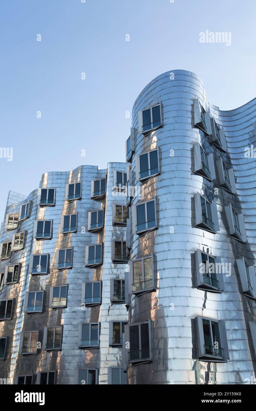 Frank gehry buildings hi-res stock photography and images - Alamy