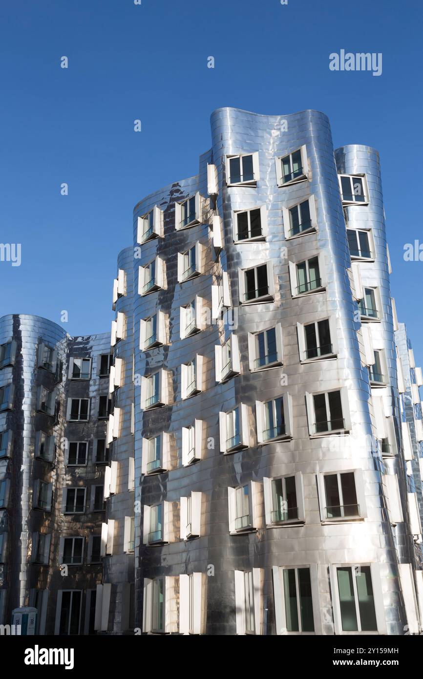 Germany, Dusseldorf, the Frank Gehry buildings and the media tower ...