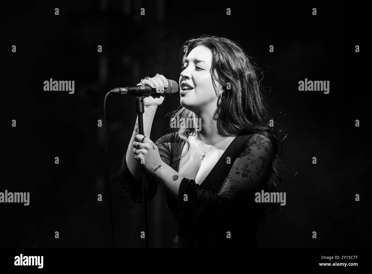 MYSTERINES, CONCERT, 2024: Lia Metcalfe the singer of the Liverpool ...