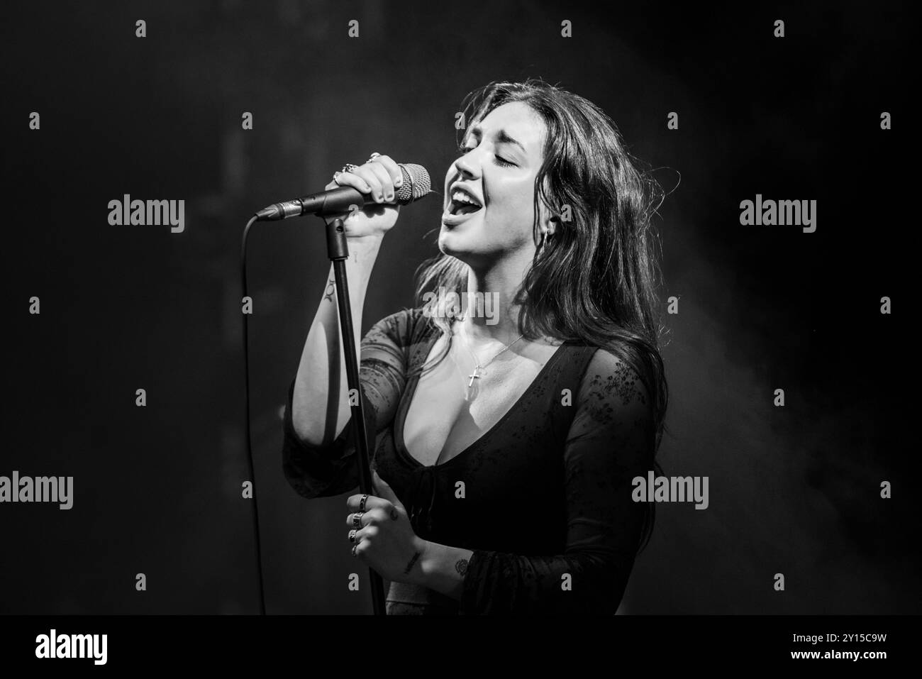 Band singer musician fans Black and White Stock Photos & Images - Alamy