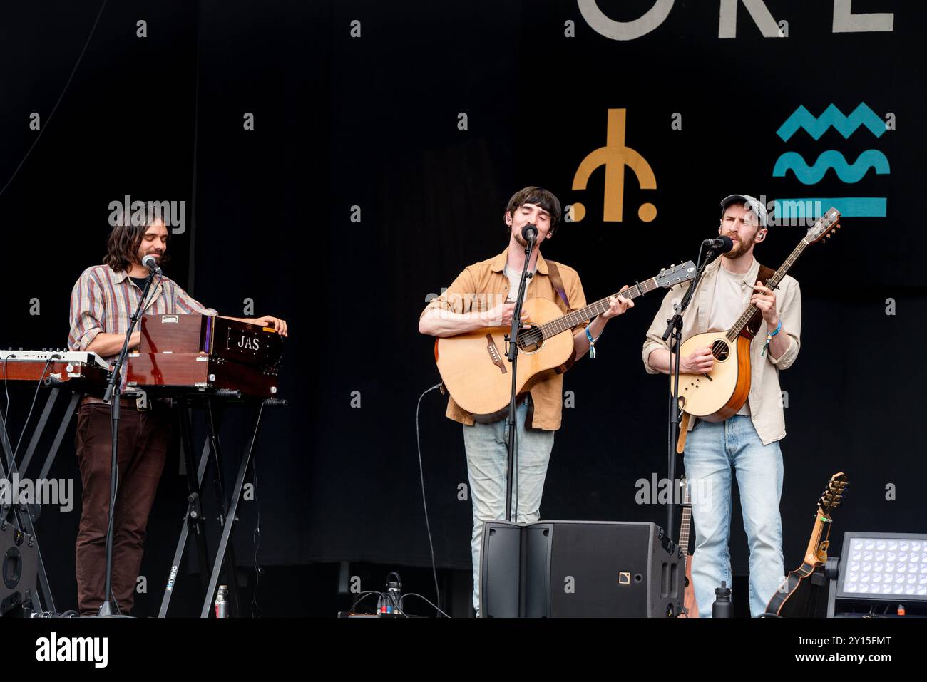 YE VAGABONDS, CONCERT, 2024: Brían and Diarmuid Mac Gloinn on the right ...